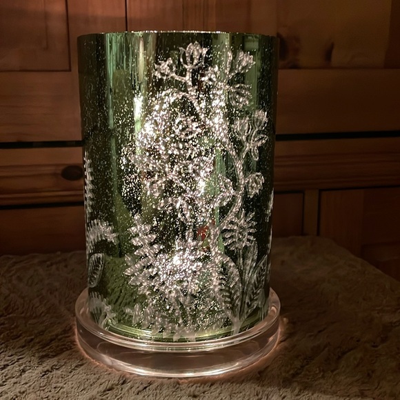 PartyLite | Accents | Partylite Garden Hurricane Glass Basewith Green ...